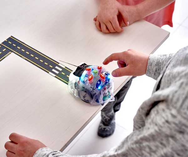 Blue-Bot, Bee-Bot og Glow and Go Bot - Lekolar Danmark